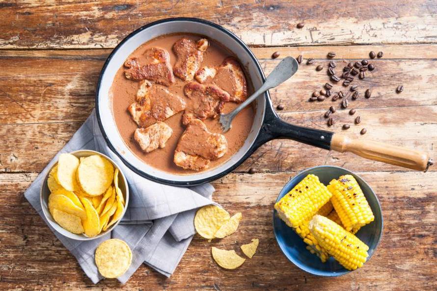 Pavo en salsa de mole con café. - Receta Hoy