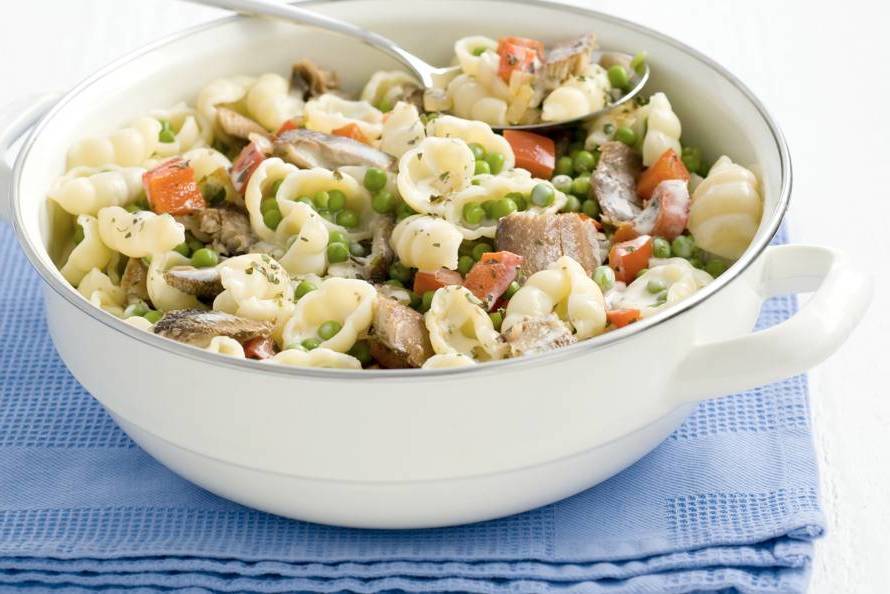 Conchas de pasta con arenque ahumado. - Receta Hoy