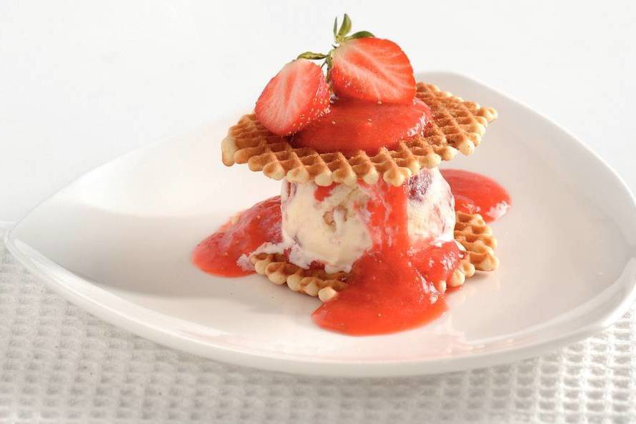 Gofres Con Helado De Cheesecake De Fresas - Receta Hoy
