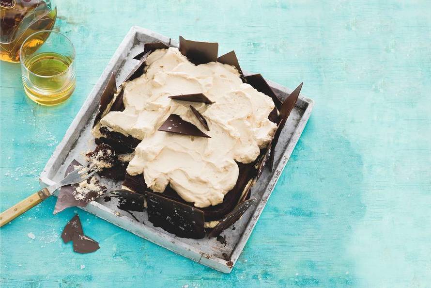 Bizcocho de chocolate con sal de mar. - Receta Hoy