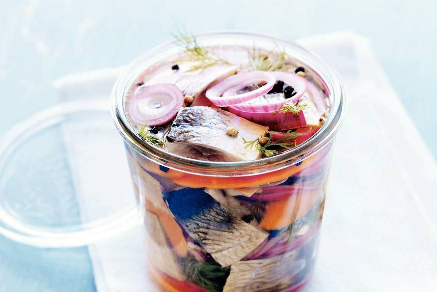 Arenque Marinado Con Pan De Centeno - Receta Hoy