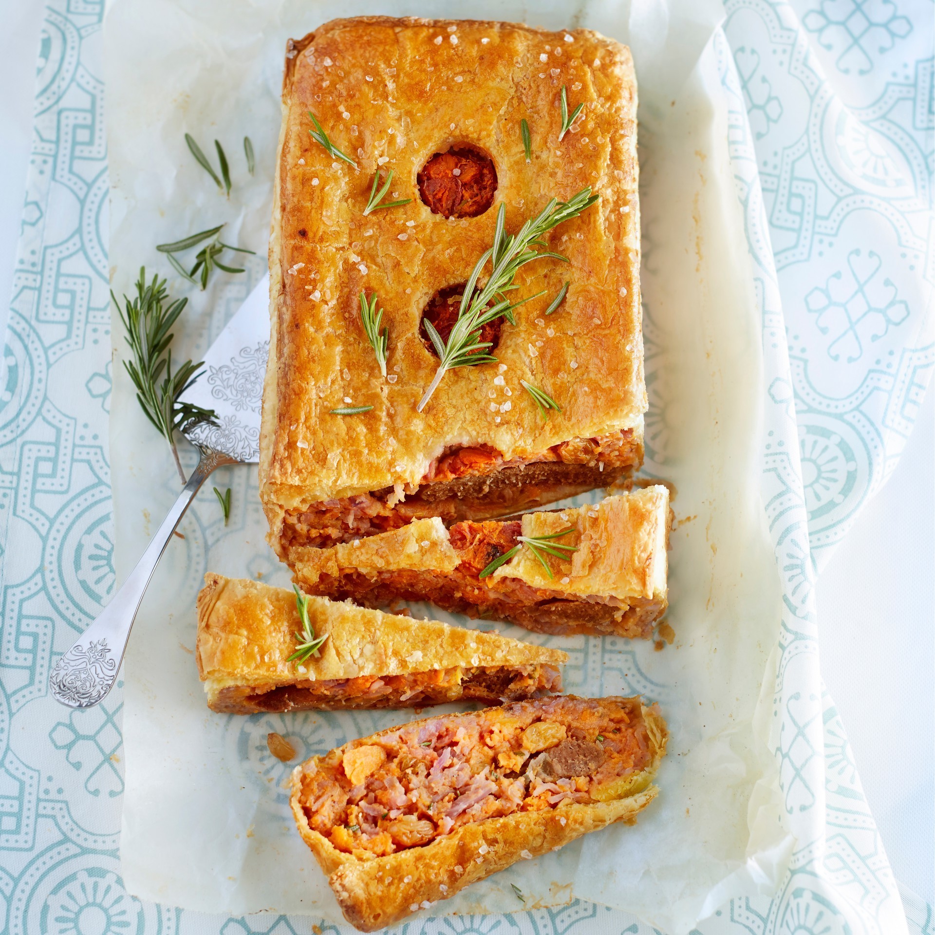 Pastel De Repollo Rojo Con Pasas Y Salchichas De Fusión - Receta Hoy