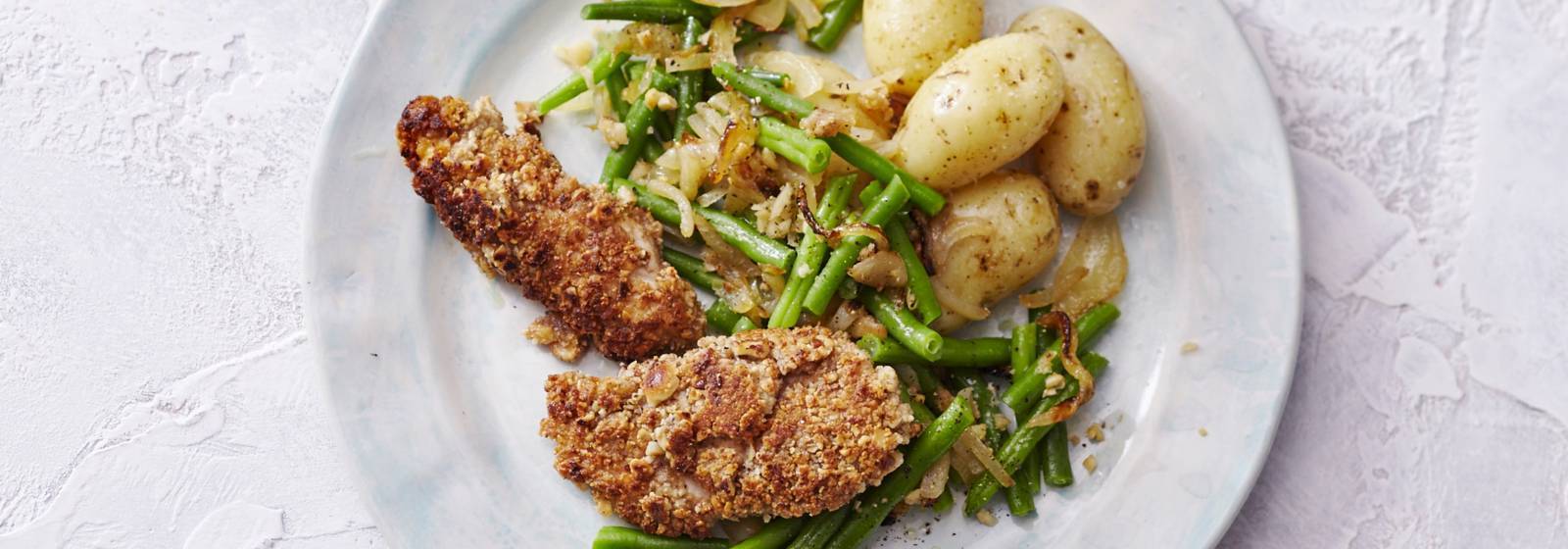 Lomo De Pollo Con Costra De Nuez, Judías Verdes Y Patata - Receta Hoy