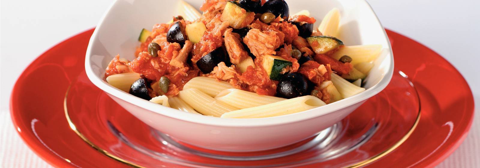 Pasta con salsa mediterránea de atún. - Receta Hoy