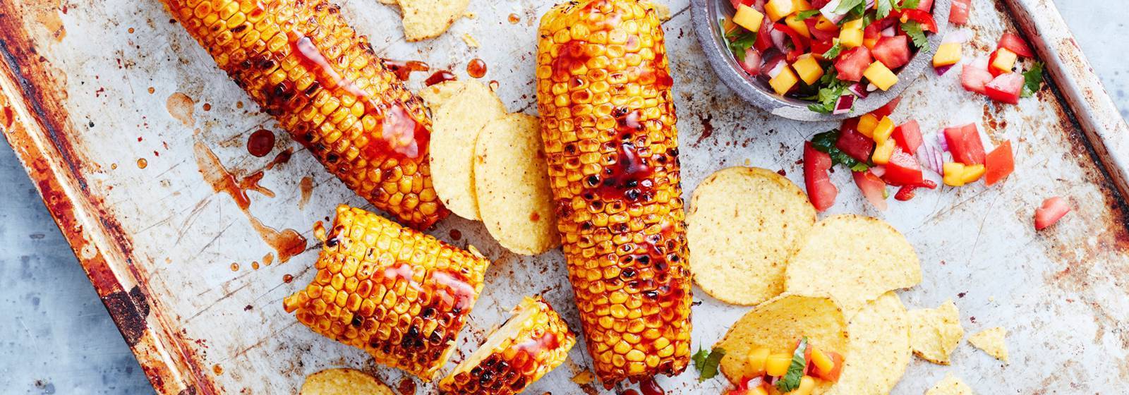 Mazorcas de maíz de la barbacoa con salsa de mango. - Receta Hoy